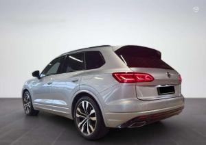 Pelēks Volkswagen Touareg 2021 Viļņa, ar dzinēja tilpumu 3.00 L un nobraukumu 90 tūkst. km par 52999 €, foto 5 vietnē AUTOMOTO.COM.LV