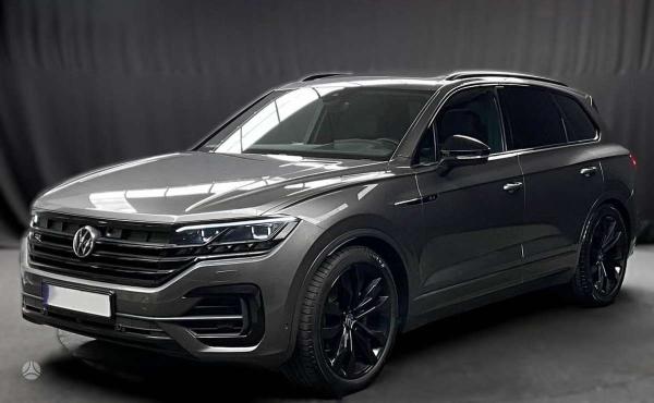Pelēks Volkswagen Touareg 2021 Viļņa, ar dzinēja tilpumu 2.97 L un nobraukumu 123 tūkst. km par 53600 €, foto 1 vietnē AUTOMOTO.COM.LV