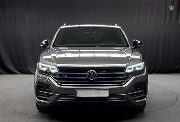 Pelēks Volkswagen Touareg 2021 Viļņa, ar dzinēja tilpumu 2.97 L un nobraukumu 123 tūkst. km par 53600 €, foto 4 vietnē AUTOMOTO.COM.LV