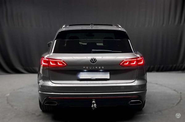 Pelēks Volkswagen Touareg 2021 Viļņa, ar dzinēja tilpumu 2.97 L un nobraukumu 123 tūkst. km par 53600 €, foto 6 vietnē AUTOMOTO.COM.LV
