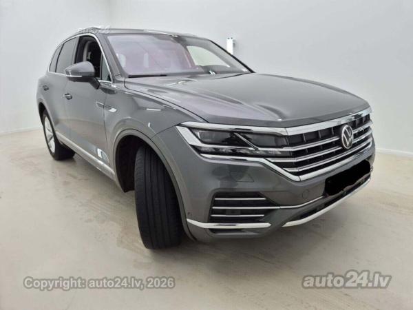 Grey Volkswagen Touareg 2021 in Tallinn, with an engine capacity of 3.00 L and mileage of 179 thousand km for 49800 €, photo 1 on AUTOMOTO.COM.LV