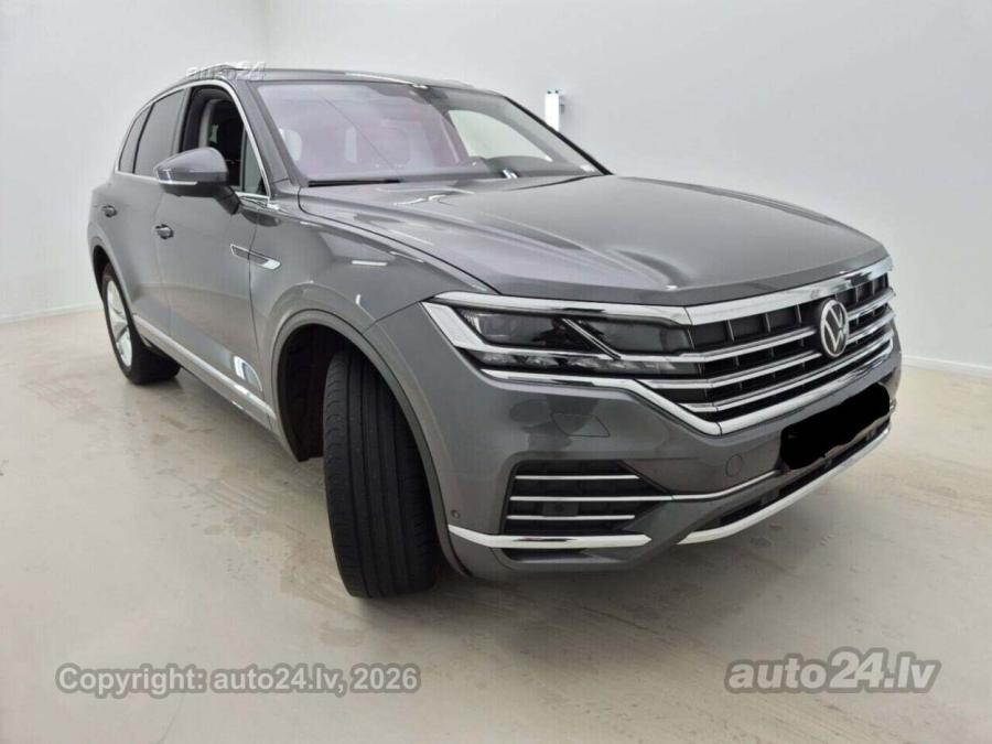 Grey Volkswagen Touareg 2021 in Tallinn, with an engine capacity of 3.00 L and mileage of 179 thousand km for 49800 €, photo 1 on AUTOMOTO.COM.LV