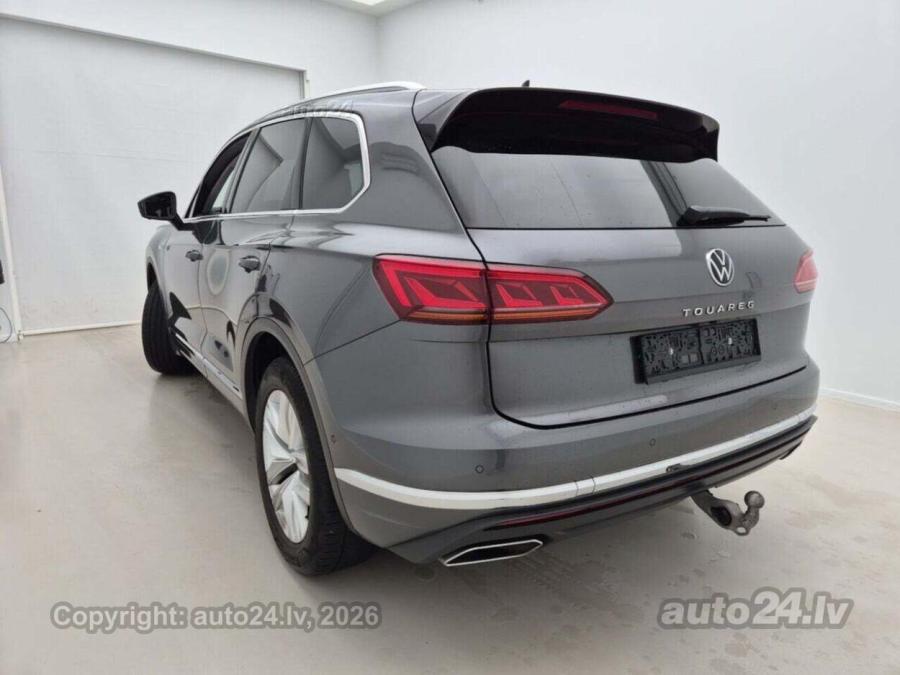 Grey Volkswagen Touareg 2021 in Tallinn, with an engine capacity of 3.00 L and mileage of 179 thousand km for 49800 €, photo 2 on AUTOMOTO.COM.LV