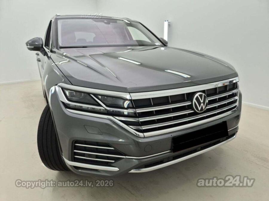 Grey Volkswagen Touareg 2021 in Tallinn, with an engine capacity of 3.00 L and mileage of 179 thousand km for 49800 €, photo 5 on AUTOMOTO.COM.LV