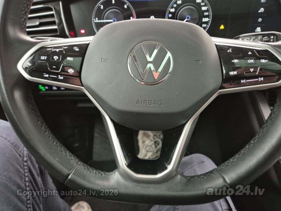 Grey Volkswagen Touareg 2021 in Tallinn, with an engine capacity of 3.00 L and mileage of 179 thousand km for 49800 €, photo 12 on AUTOMOTO.COM.LV