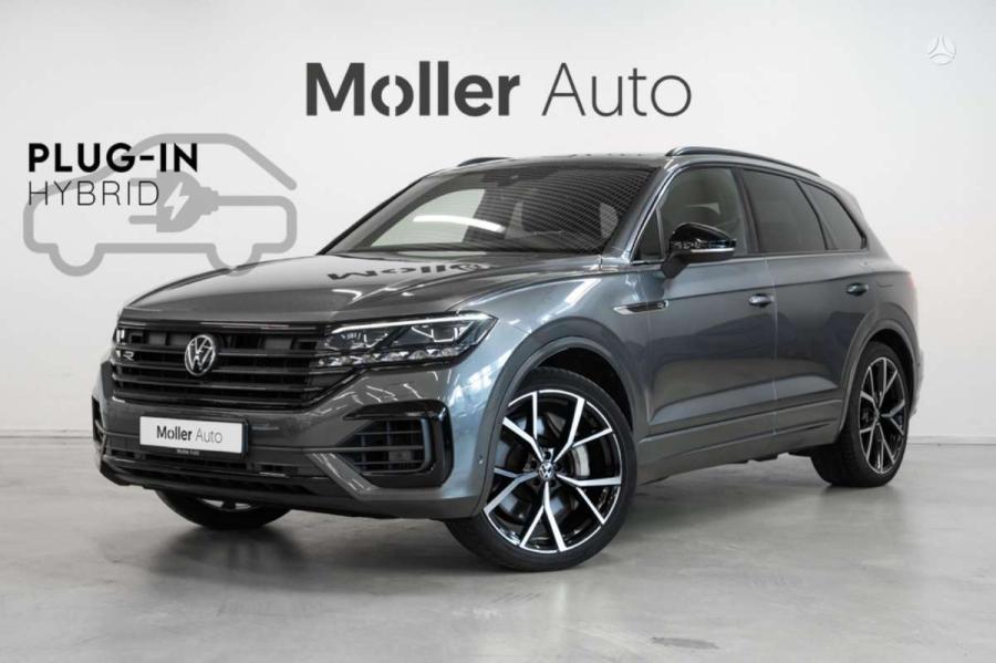 Grey Volkswagen Touareg 2021 in Vilnius, with an engine capacity of 3.00 L and mileage of 120 thousand km for 49000 €, photo 1 on AUTOMOTO.COM.LV