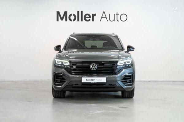 Grey Volkswagen Touareg 2021 in Vilnius, with an engine capacity of 3.00 L and mileage of 120 thousand km for 49000 €, photo 4 on AUTOMOTO.COM.LV