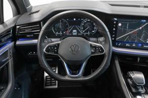 Grey Volkswagen Touareg 2021 in Vilnius, with an engine capacity of 3.00 L and mileage of 120 thousand km for 49000 €, photo 11 on AUTOMOTO.COM.LV