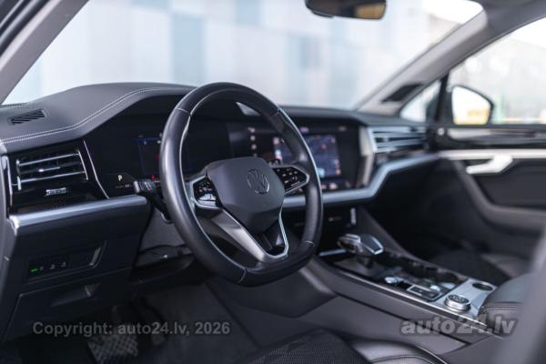 Pelēks Volkswagen Touareg 2021 Tallina, ar dzinēja tilpumu 3.00 L un nobraukumu 155 tūkst. km par 42900 €, foto 11 vietnē AUTOMOTO.COM.LV