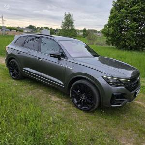 Grey Volkswagen Touareg 2021 in Vilnius, with an engine capacity of 3.00 L and mileage of 199 thousand km for 36000 €, photo  on AUTOMOTO.COM.LV