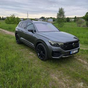 Grey Volkswagen Touareg 2021 in Vilnius, with an engine capacity of 3.00 L and mileage of 199 thousand km for 36000 €, photo 8 on AUTOMOTO.COM.LV