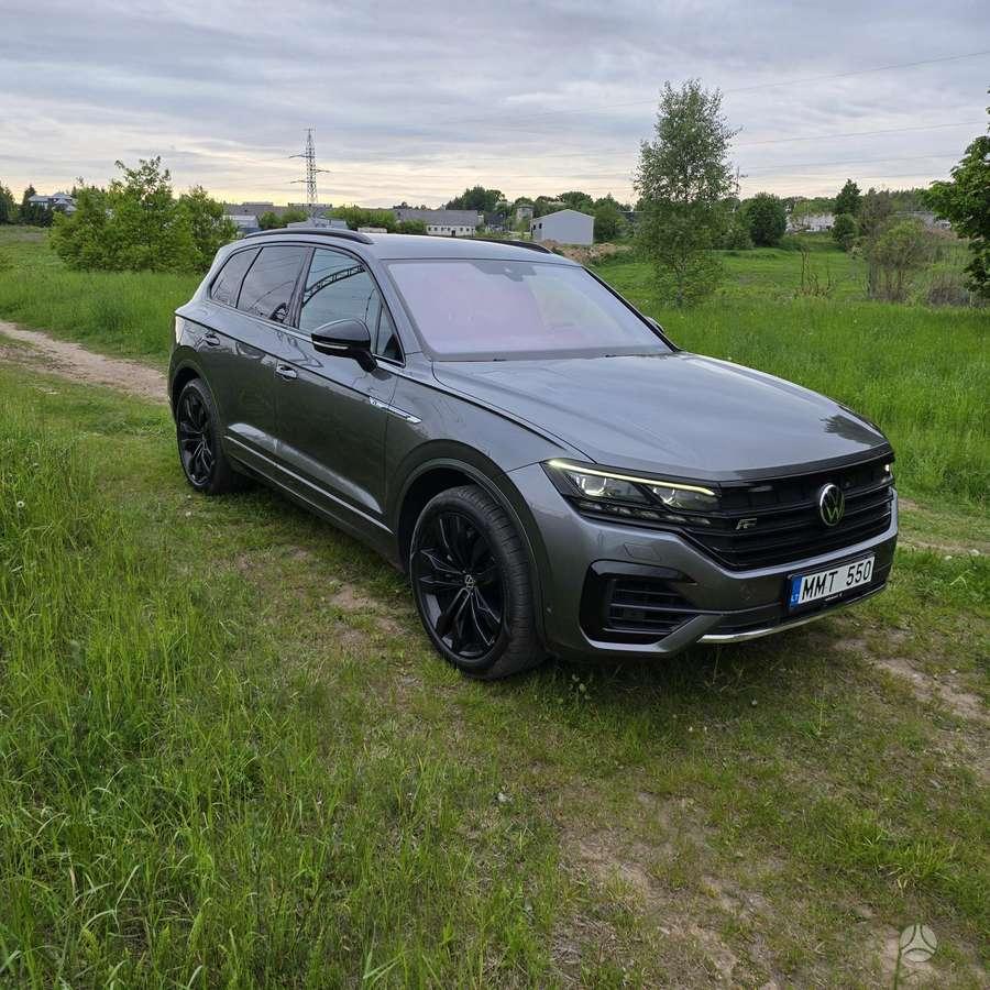 Grey Volkswagen Touareg 2021 in Vilnius, with an engine capacity of 3.00 L and mileage of 199 thousand km for 36000 €, photo 8 on AUTOMOTO.COM.LV