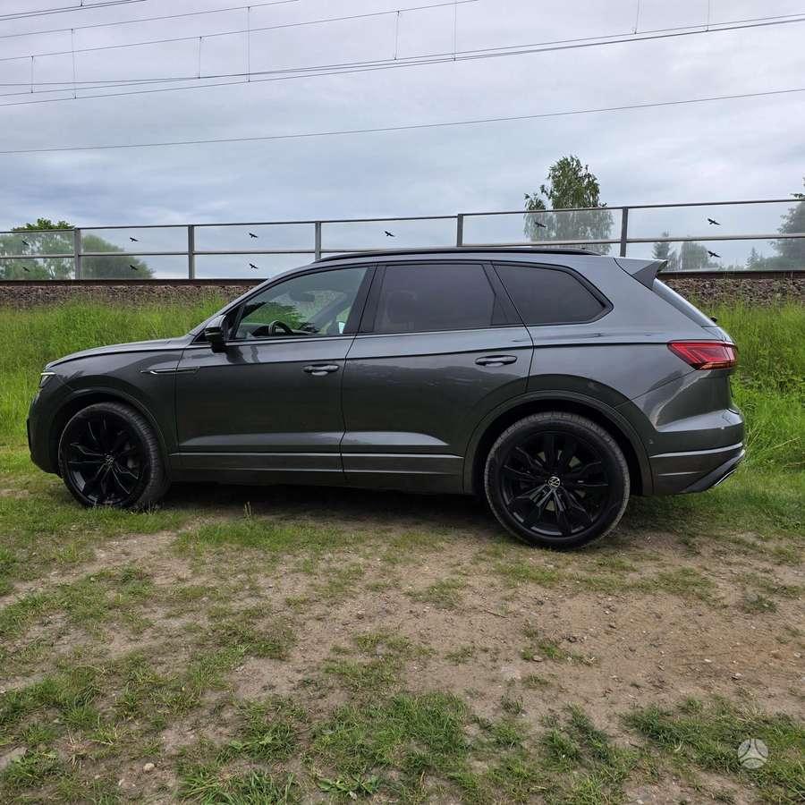 Grey Volkswagen Touareg 2021 in Vilnius, with an engine capacity of 3.00 L and mileage of 199 thousand km for 36000 €, photo 12 on AUTOMOTO.COM.LV