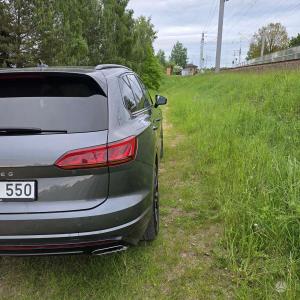 Grey Volkswagen Touareg 2021 in Vilnius, with an engine capacity of 3.00 L and mileage of 199 thousand km for 36000 €, photo 13 on AUTOMOTO.COM.LV