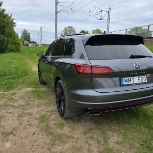 Grey Volkswagen Touareg 2021 in Vilnius, with an engine capacity of 3.00 L and mileage of 199 thousand km for 36000 €, photo 14 on AUTOMOTO.COM.LV