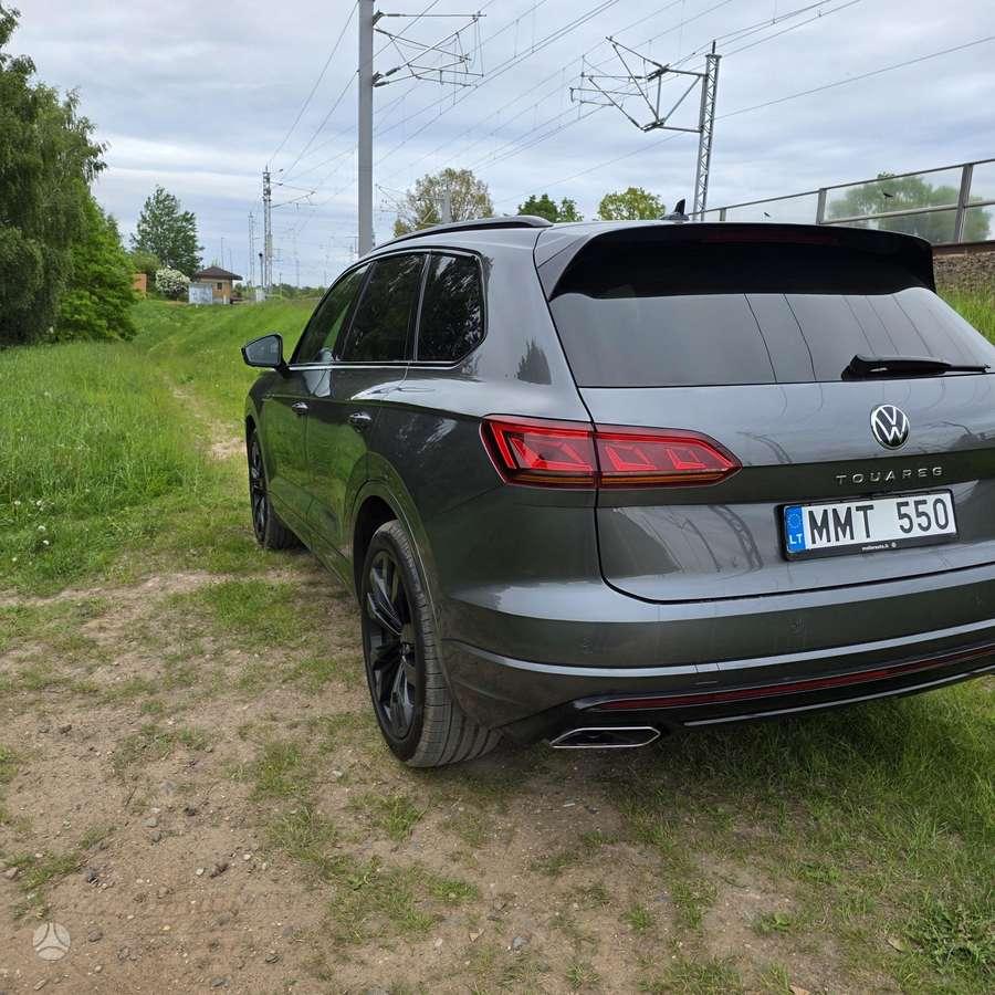 Grey Volkswagen Touareg 2021 in Vilnius, with an engine capacity of 3.00 L and mileage of 199 thousand km for 36000 €, photo 14 on AUTOMOTO.COM.LV