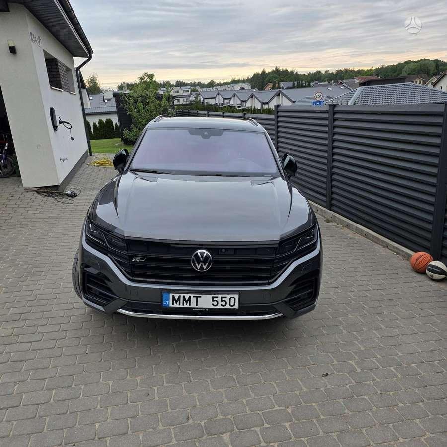 Grey Volkswagen Touareg 2021 in Vilnius, with an engine capacity of 3.00 L and mileage of 199 thousand km for 36000 €, photo 16 on AUTOMOTO.COM.LV