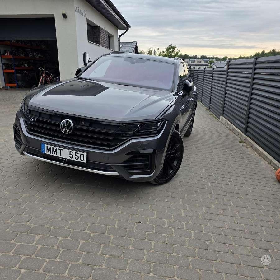 Grey Volkswagen Touareg 2021 in Vilnius, with an engine capacity of 3.00 L and mileage of 199 thousand km for 36000 €, photo 17 on AUTOMOTO.COM.LV
