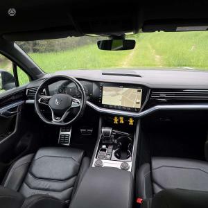 Grey Volkswagen Touareg 2021 in Vilnius, with an engine capacity of 3.00 L and mileage of 199 thousand km for 36000 €, photo 18 on AUTOMOTO.COM.LV