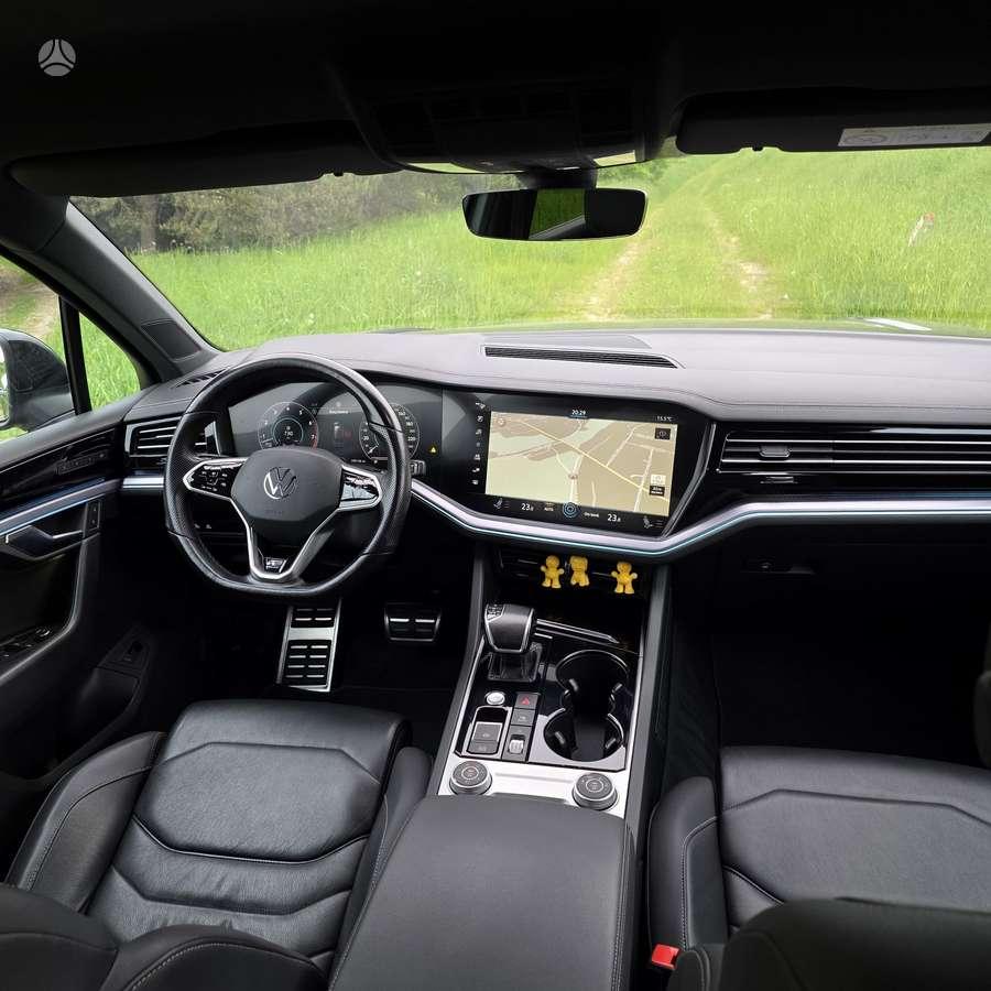 Grey Volkswagen Touareg 2021 in Vilnius, with an engine capacity of 3.00 L and mileage of 199 thousand km for 36000 €, photo 18 on AUTOMOTO.COM.LV