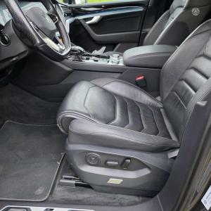 Grey Volkswagen Touareg 2021 in Vilnius, with an engine capacity of 3.00 L and mileage of 199 thousand km for 36000 €, photo 21 on AUTOMOTO.COM.LV