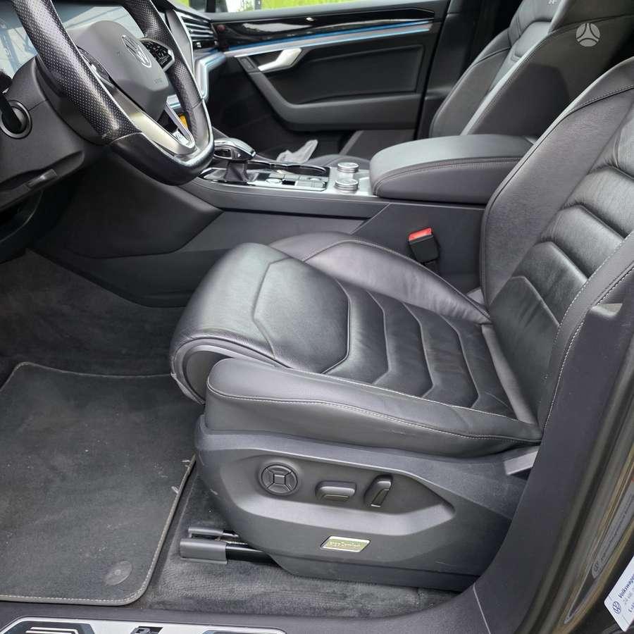 Grey Volkswagen Touareg 2021 in Vilnius, with an engine capacity of 3.00 L and mileage of 199 thousand km for 36000 €, photo 21 on AUTOMOTO.COM.LV