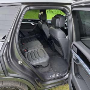 Grey Volkswagen Touareg 2021 in Vilnius, with an engine capacity of 3.00 L and mileage of 199 thousand km for 36000 €, photo 22 on AUTOMOTO.COM.LV