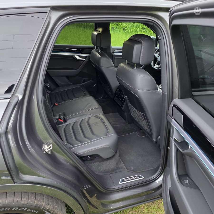 Grey Volkswagen Touareg 2021 in Vilnius, with an engine capacity of 3.00 L and mileage of 199 thousand km for 36000 €, photo 22 on AUTOMOTO.COM.LV