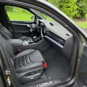 Grey Volkswagen Touareg 2021 in Vilnius, with an engine capacity of 3.00 L and mileage of 199 thousand km for 36000 €, photo 23 on AUTOMOTO.COM.LV