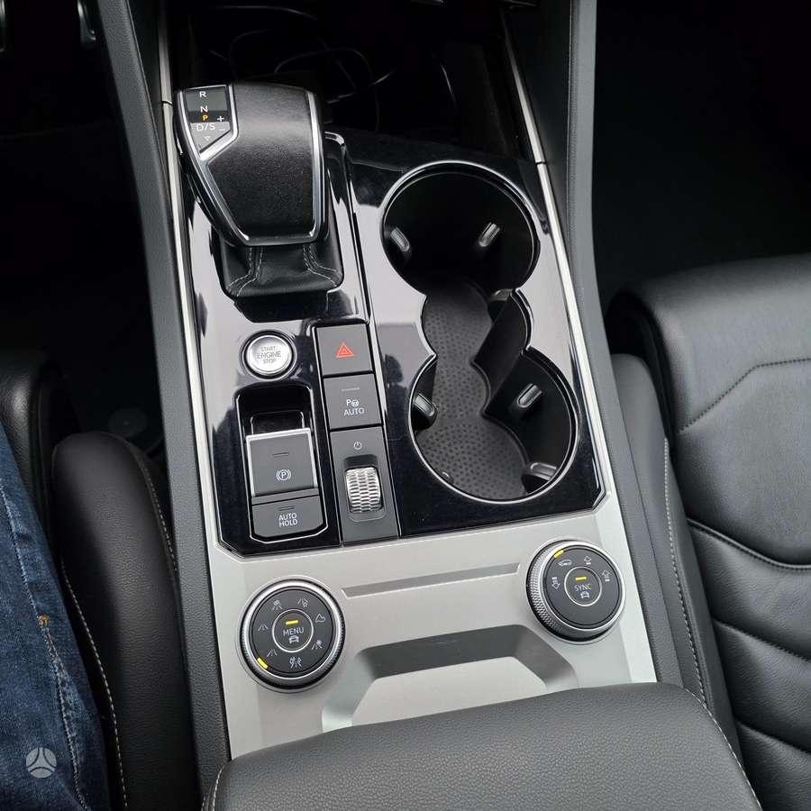Grey Volkswagen Touareg 2021 in Vilnius, with an engine capacity of 3.00 L and mileage of 199 thousand km for 36000 €, photo 31 on AUTOMOTO.COM.LV