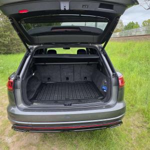Grey Volkswagen Touareg 2021 in Vilnius, with an engine capacity of 3.00 L and mileage of 199 thousand km for 36000 €, photo 32 on AUTOMOTO.COM.LV