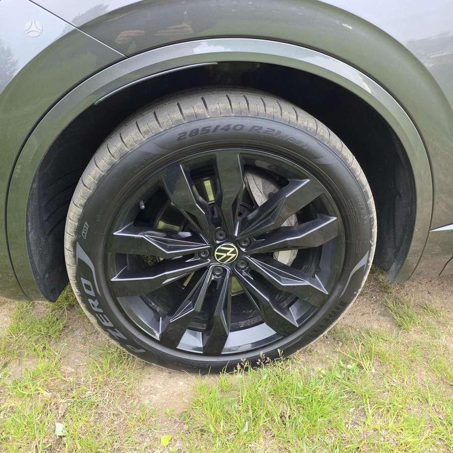 Grey Volkswagen Touareg 2021 in Vilnius, with an engine capacity of 3.00 L and mileage of 199 thousand km for 36000 €, photo 35 on AUTOMOTO.COM.LV