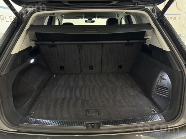 Grey Volkswagen Touareg 2021 in Riga, with an engine capacity of 3.00 L and mileage of 106 thousand km for 35990 €, photo 8 on AUTOMOTO.COM.LV