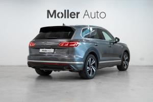 Grey Volkswagen Touareg 2021 in Vilnius, with an engine capacity of 3.00 L and mileage of 93 thousand km for 43900 €, photo 8 on AUTOMOTO.COM.LV