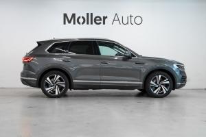 Grey Volkswagen Touareg 2021 in Vilnius, with an engine capacity of 3.00 L and mileage of 93 thousand km for 43900 €, photo 9 on AUTOMOTO.COM.LV