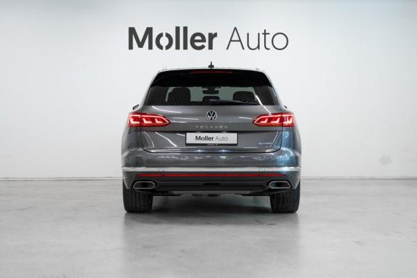 Серый Фольксваген Туарег 2021 в Вильнюс, объемом двигателя 3.00 л и пробегом 93 тыс. км за 43900 €, фото 10 на AUTOMOTO.COM.LV