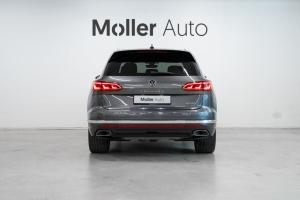 Grey Volkswagen Touareg 2021 in Vilnius, with an engine capacity of 3.00 L and mileage of 93 thousand km for 43900 €, photo 11 on AUTOMOTO.COM.LV