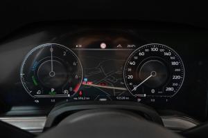 Grey Volkswagen Touareg 2021 in Vilnius, with an engine capacity of 3.00 L and mileage of 93 thousand km for 43900 €, photo 15 on AUTOMOTO.COM.LV