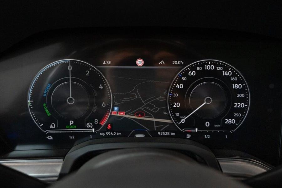 Grey Volkswagen Touareg 2021 in Vilnius, with an engine capacity of 3.00 L and mileage of 93 thousand km for 43900 €, photo 15 on AUTOMOTO.COM.LV