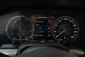 Grey Volkswagen Touareg 2021 in Vilnius, with an engine capacity of 3.00 L and mileage of 93 thousand km for 43900 €, photo 16 on AUTOMOTO.COM.LV