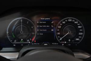 Grey Volkswagen Touareg 2021 in Vilnius, with an engine capacity of 3.00 L and mileage of 93 thousand km for 43900 €, photo 17 on AUTOMOTO.COM.LV