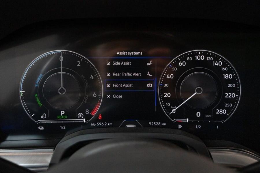Grey Volkswagen Touareg 2021 in Vilnius, with an engine capacity of 3.00 L and mileage of 93 thousand km for 43900 €, photo 17 on AUTOMOTO.COM.LV