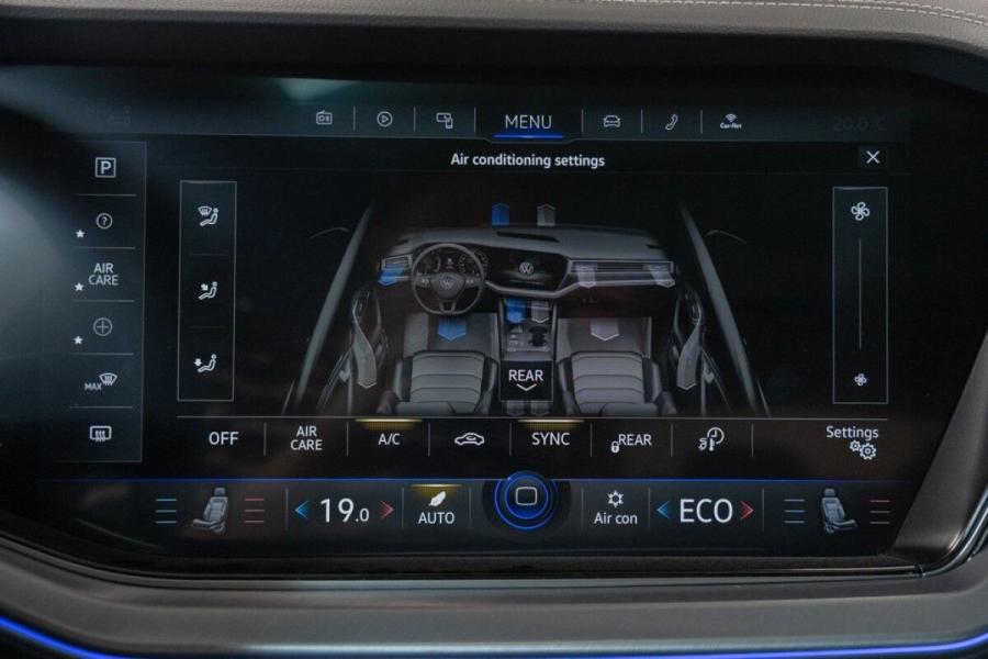 Grey Volkswagen Touareg 2021 in Vilnius, with an engine capacity of 3.00 L and mileage of 93 thousand km for 43900 €, photo 24 on AUTOMOTO.COM.LV