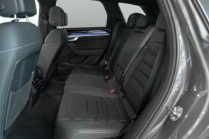 Grey Volkswagen Touareg 2021 in Vilnius, with an engine capacity of 3.00 L and mileage of 93 thousand km for 43900 €, photo 27 on AUTOMOTO.COM.LV