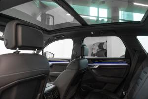 Grey Volkswagen Touareg 2021 in Vilnius, with an engine capacity of 3.00 L and mileage of 93 thousand km for 43900 €, photo 28 on AUTOMOTO.COM.LV