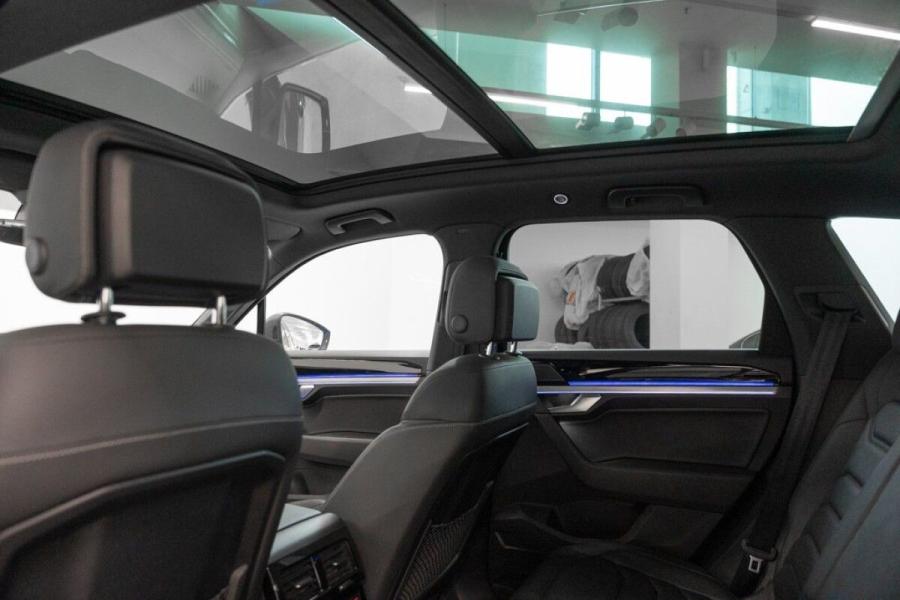 Grey Volkswagen Touareg 2021 in Vilnius, with an engine capacity of 3.00 L and mileage of 93 thousand km for 43900 €, photo 28 on AUTOMOTO.COM.LV