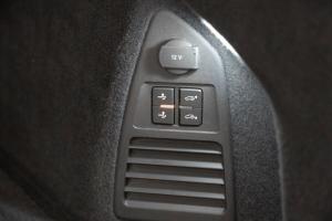 Grey Volkswagen Touareg 2021 in Vilnius, with an engine capacity of 3.00 L and mileage of 93 thousand km for 43900 €, photo 31 on AUTOMOTO.COM.LV