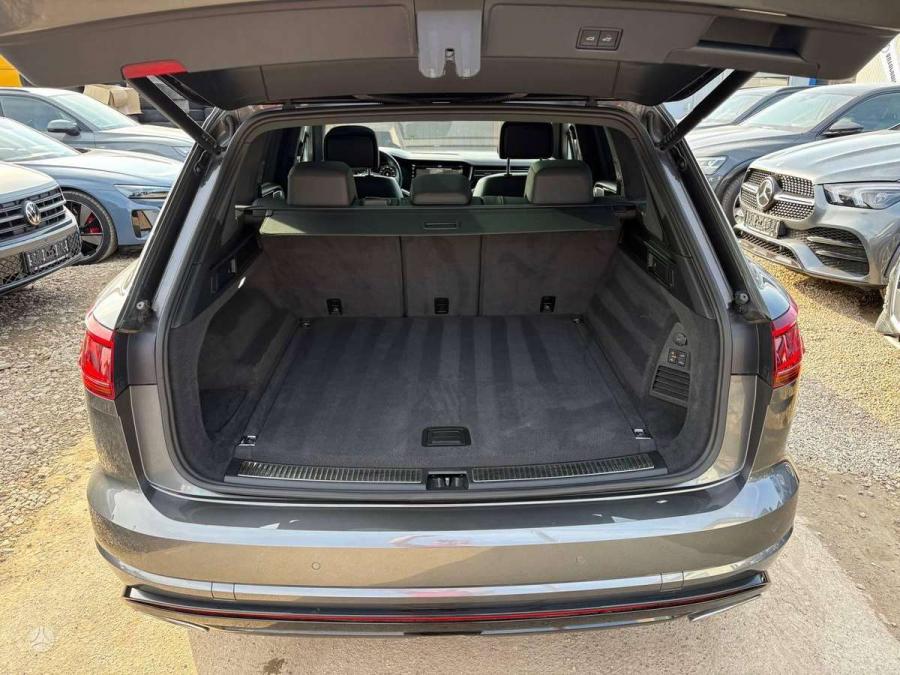 Grey Volkswagen Touareg 2021 in Vilnius, with an engine capacity of 3.00 L and mileage of 176 thousand km for 39500 €, photo 40 on AUTOMOTO.COM.LV