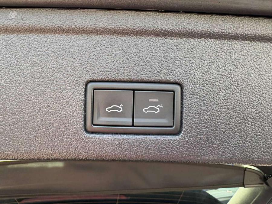 Grey Volkswagen Touareg 2021 in Vilnius, with an engine capacity of 3.00 L and mileage of 176 thousand km for 39500 €, photo 41 on AUTOMOTO.COM.LV