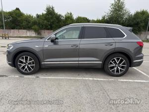 Grey Volkswagen Touareg 2021 in Tallinn, with an engine capacity of 3.00 L and mileage of 149 thousand km for 43500 €, photo 3 on AUTOMOTO.COM.LV
